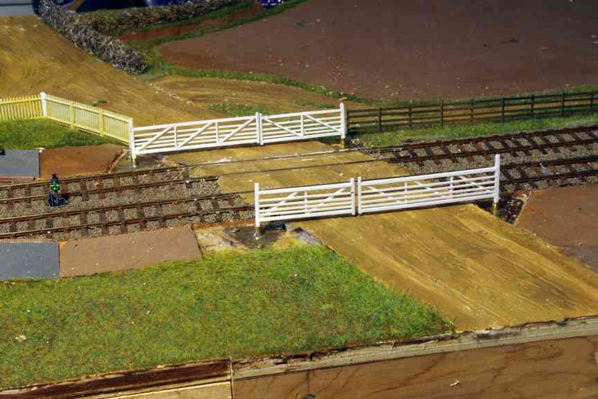 Level crossing gates 2